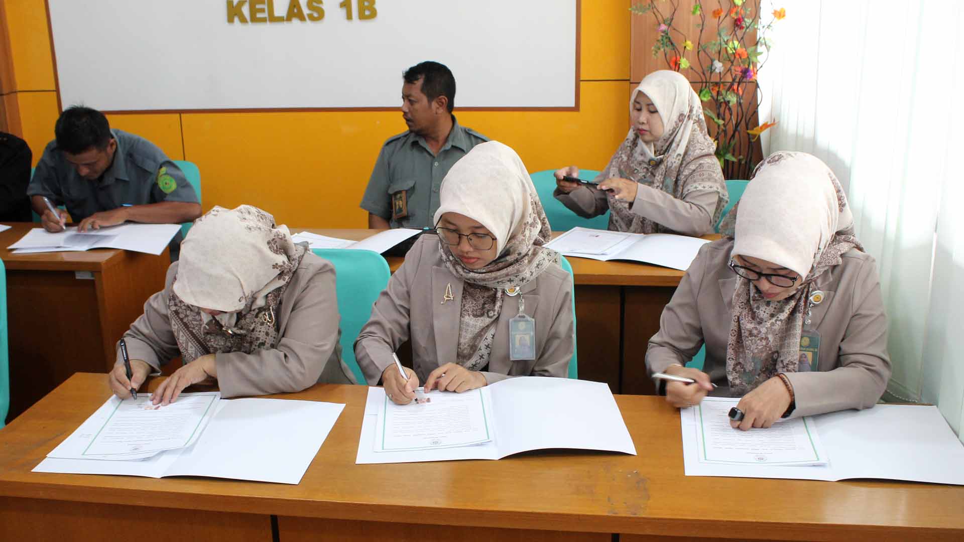 Penandatanganan Perjanjian Kinerja dan Pakta Integritas PPNPN PA Klaten Tahun 2024